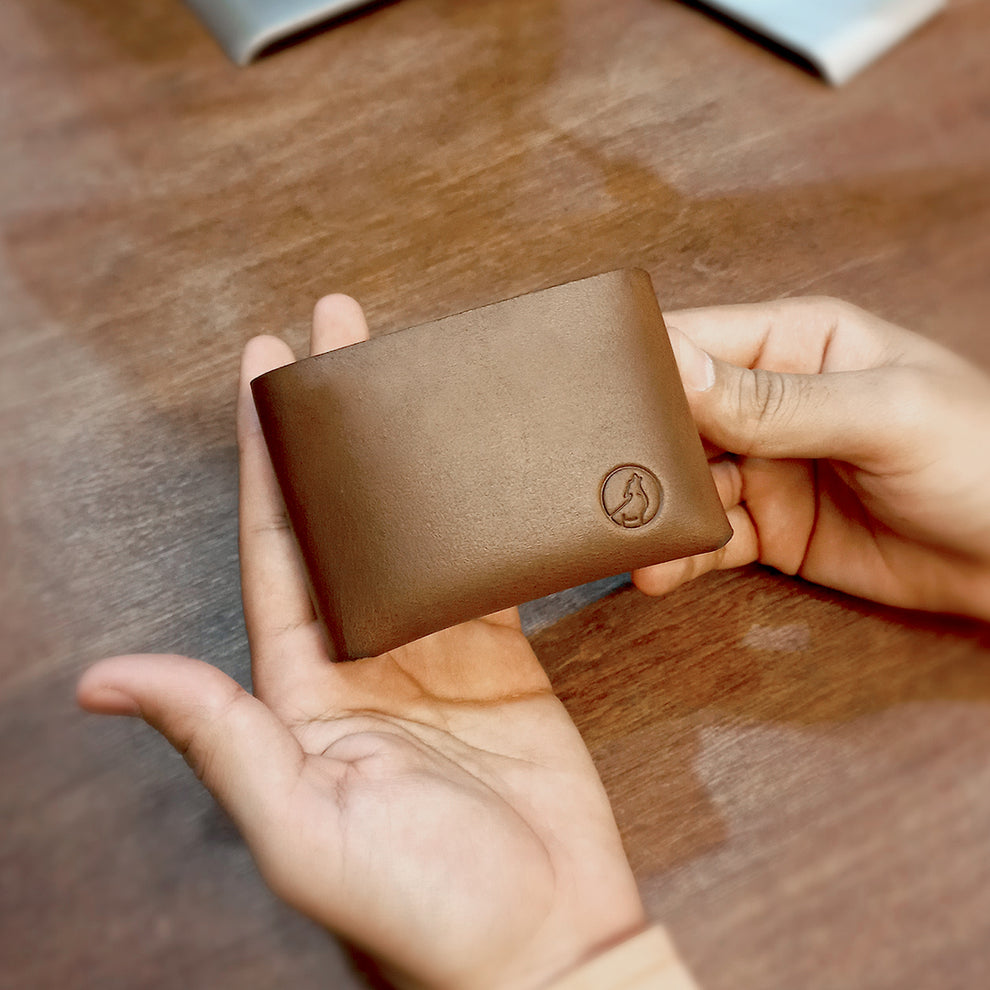 Minimalist Bifold Wallet – WOLF.PK